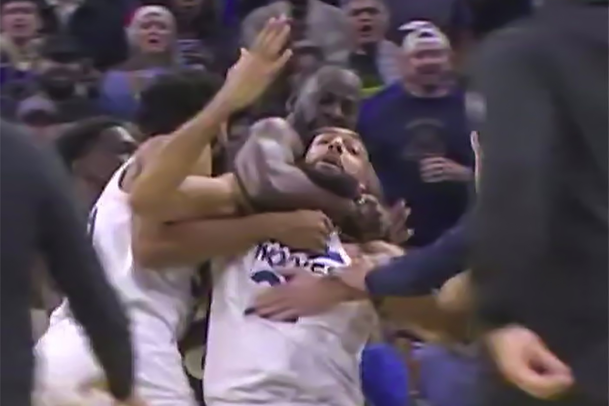 "Il s'est comporté comme un clown" : Rudy Gobert étranglé en plein match par Draymond Green ...